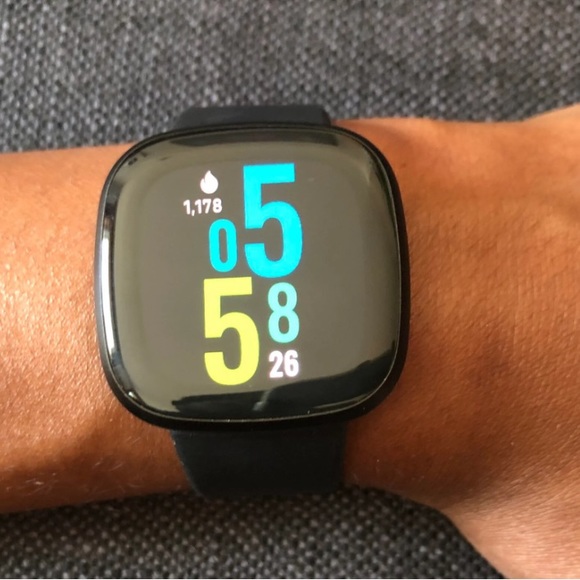 fitbit | Wearables | Fit Bit Versa | Poshmark